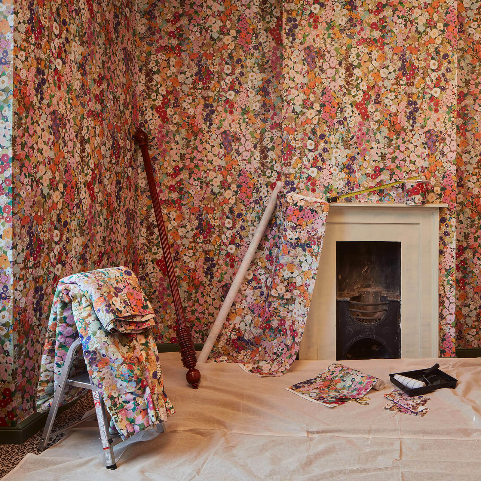 How to Hang Wallpaper Perfectly | Expert DIY Guide – House of Hackney US